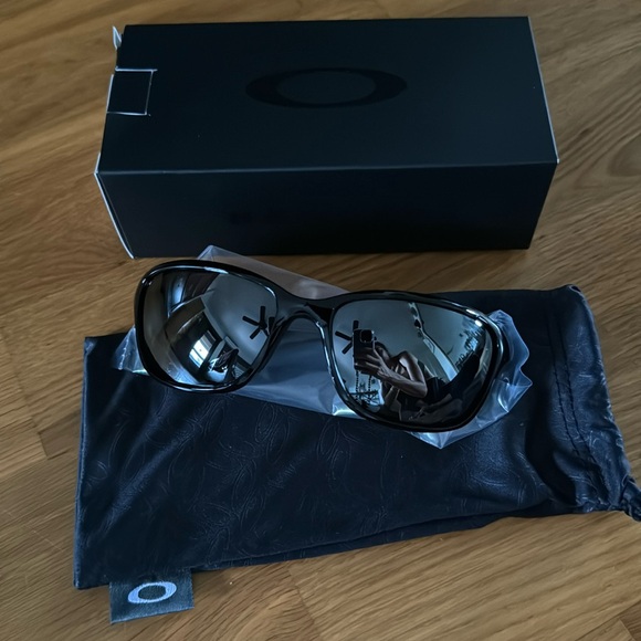 Oakley | Accessories | Brand New With Box Oakley Shes Unstoppable ...